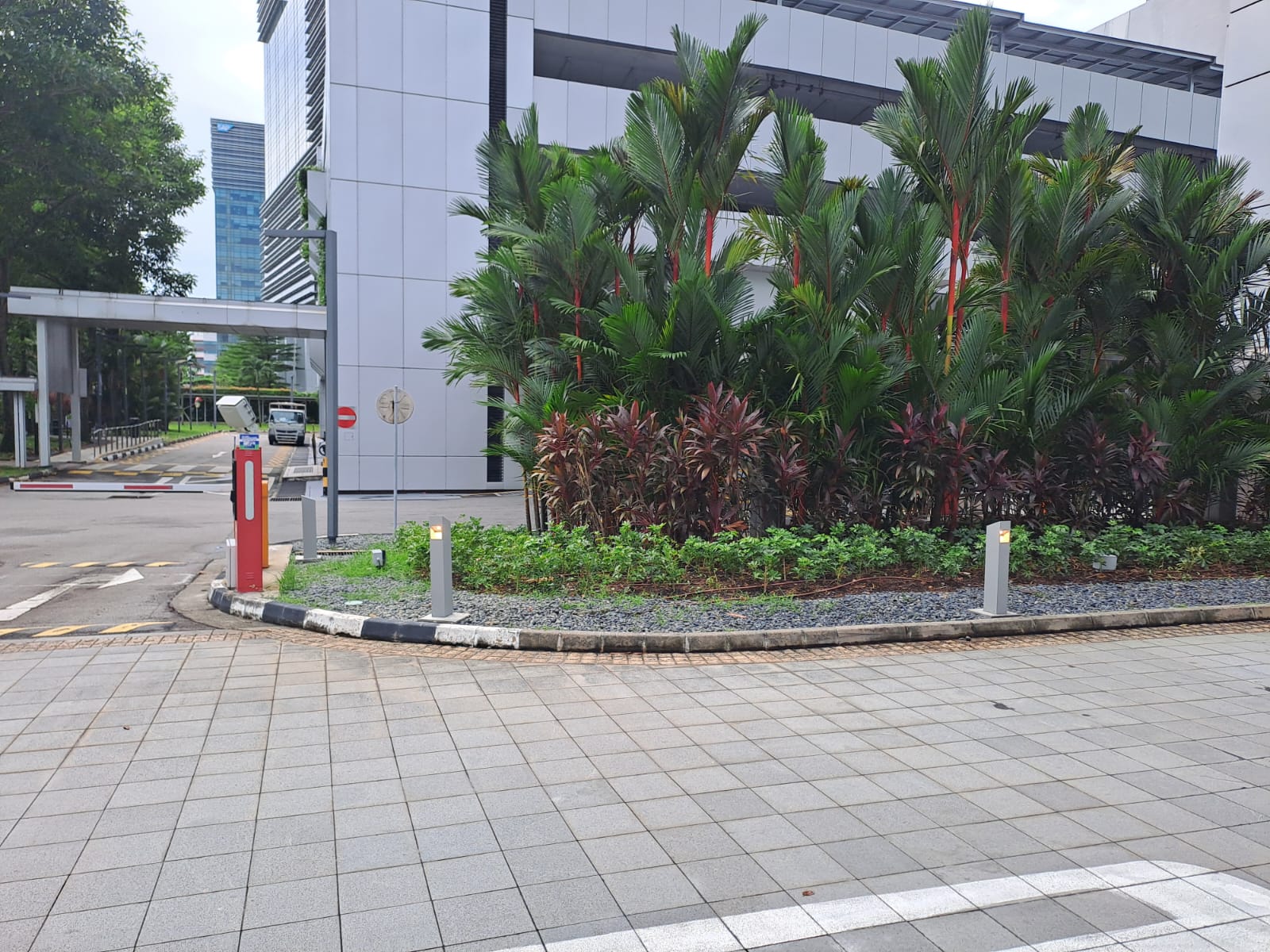 MapleTree Alexandra Retail Centre - Bollard - StarLED Technology